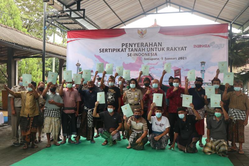 Wabup Karangasem Hadiri Penyeraham Sertifikat Tanah | Bali Tribune Wabup Karangasem Hadiri Penyeraham Sertifikat Tanah | Bali Tribune